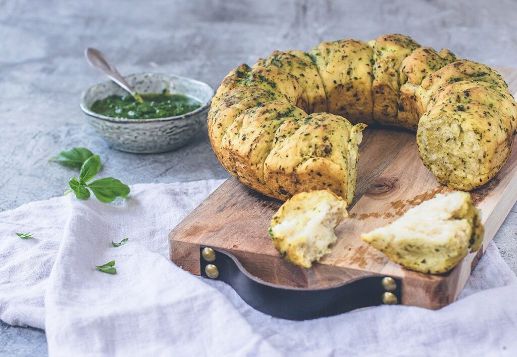 Pestobrot - ein echte Alternative zu Kräuterfaltenbrot - A Matter Of Taste
